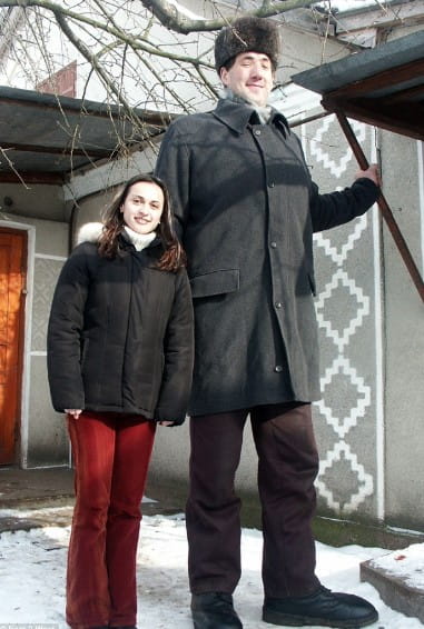 Michigan Man Won't Stop Growing - 7ft 8in And Counting | ArticlesVally